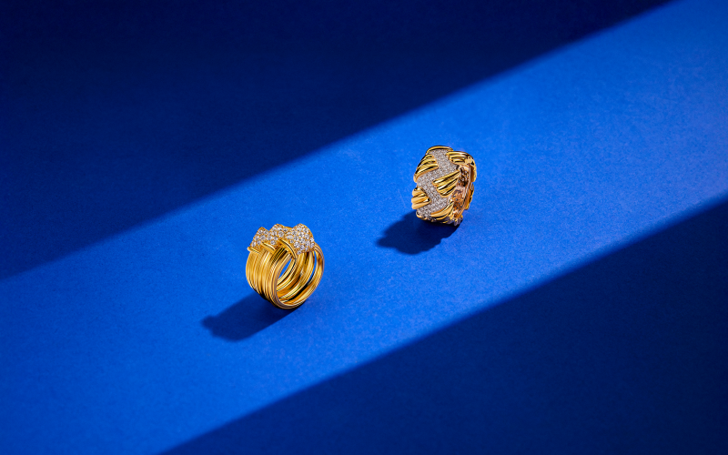 Jewelry set in 18KT or 22KT yellow gold, adorned with sculpted Lion or ...